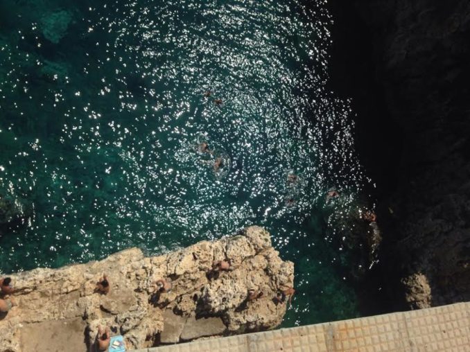 Un girotondo da paura: i tuffi al Ciolo sono da infarto- Il video