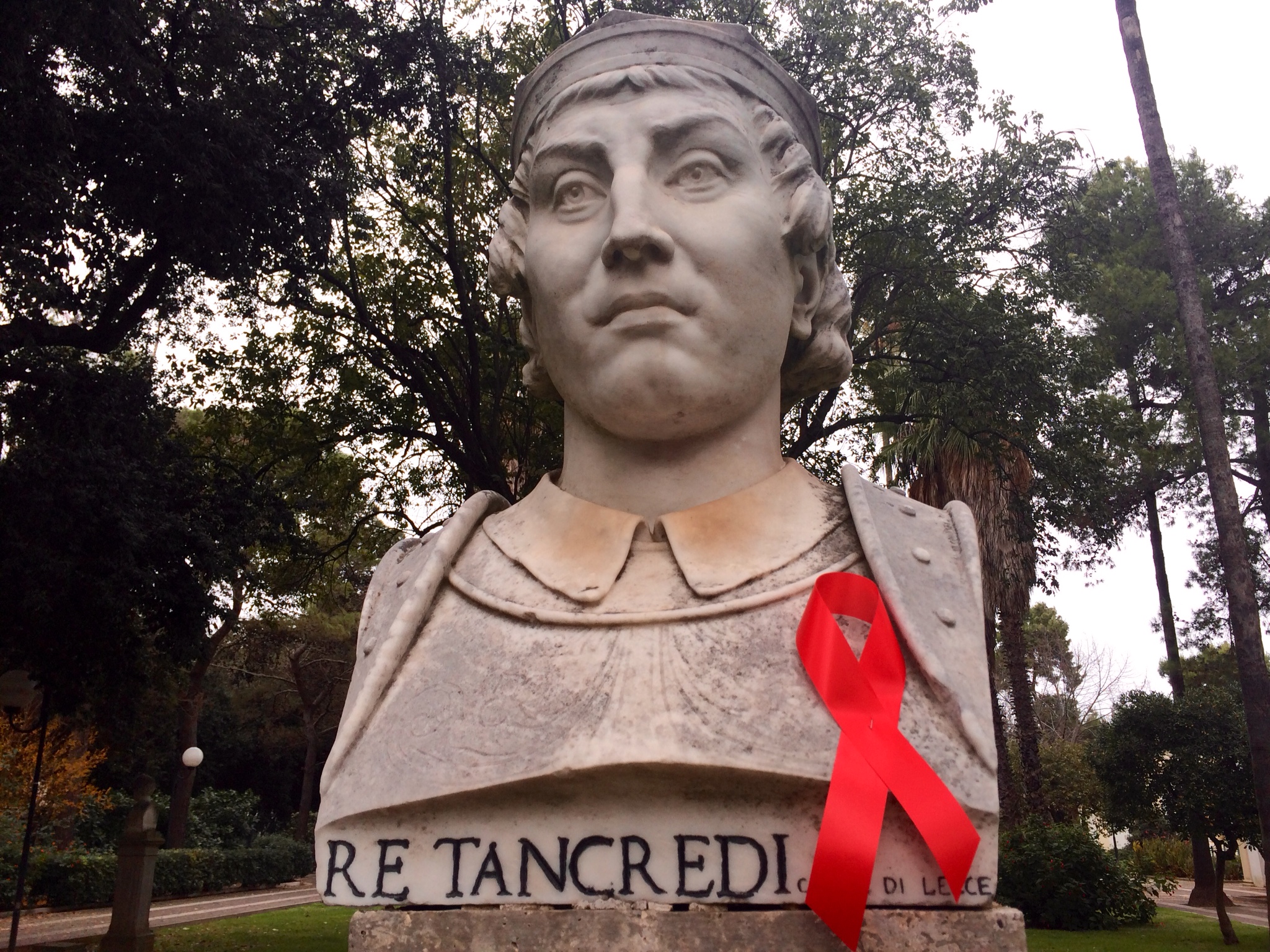 Giornata mondiale della lotta contro l'Aids: anche Lecce indossa il ...