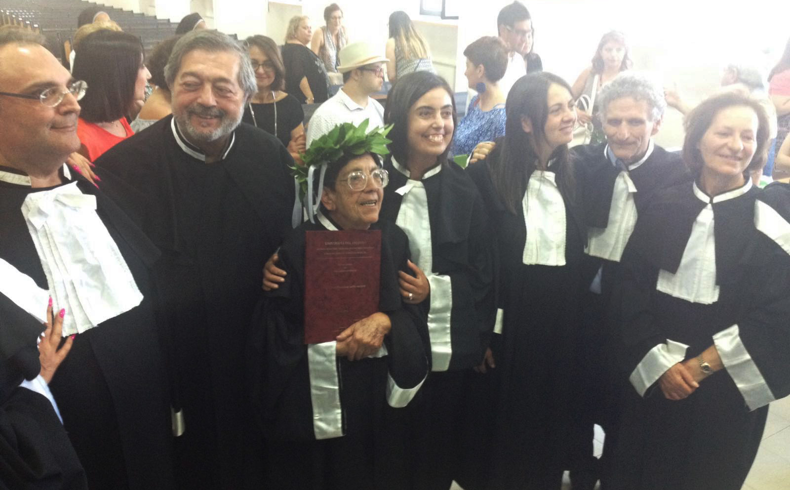 A 84 anni dottoressa in Scienze filosofiche: auguri a Concetta Perrone ...