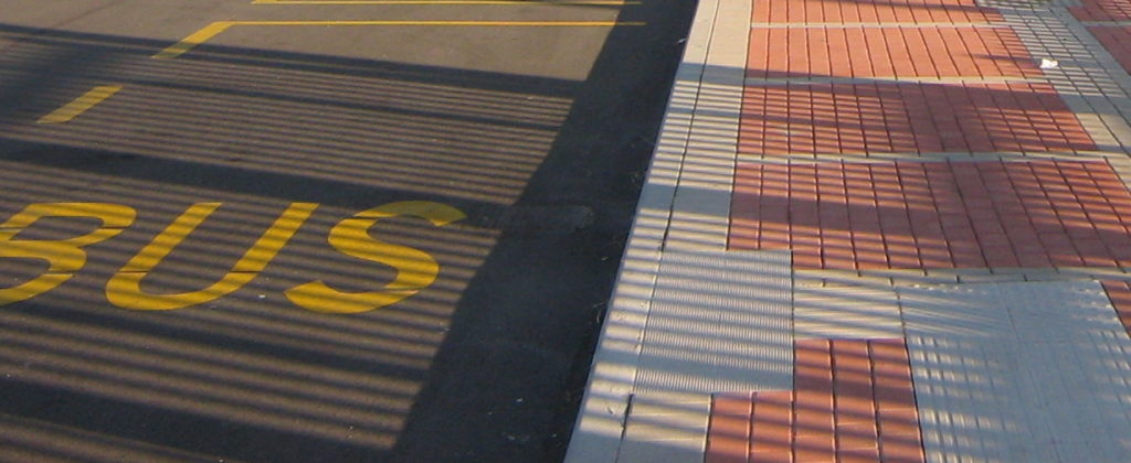Lecce: pensiline bucate e acqua sui marciapiedi, la fermata dei bus è ...