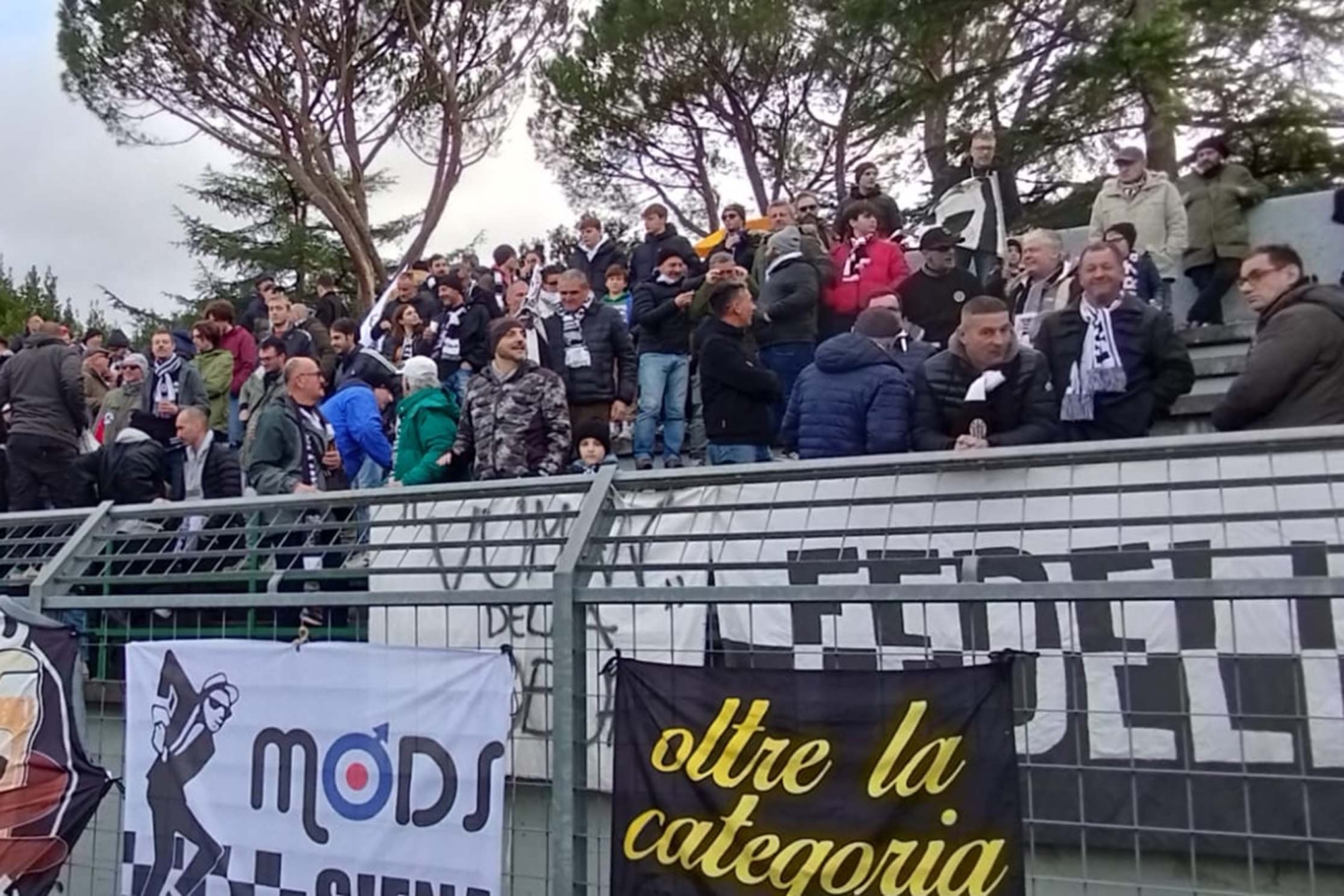 Siena vince in rimonta e festeggia con i tifosi! Foto tifo di ...