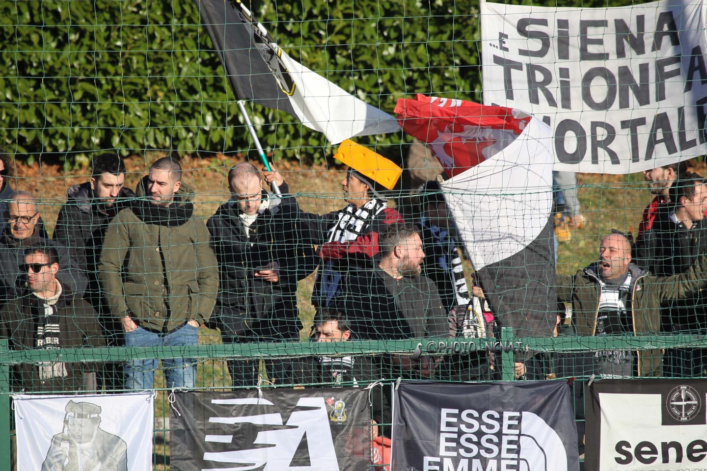 ...dove si balla..!! Foto tifo di Siena-Foiano a cura di Nicola Natili ...