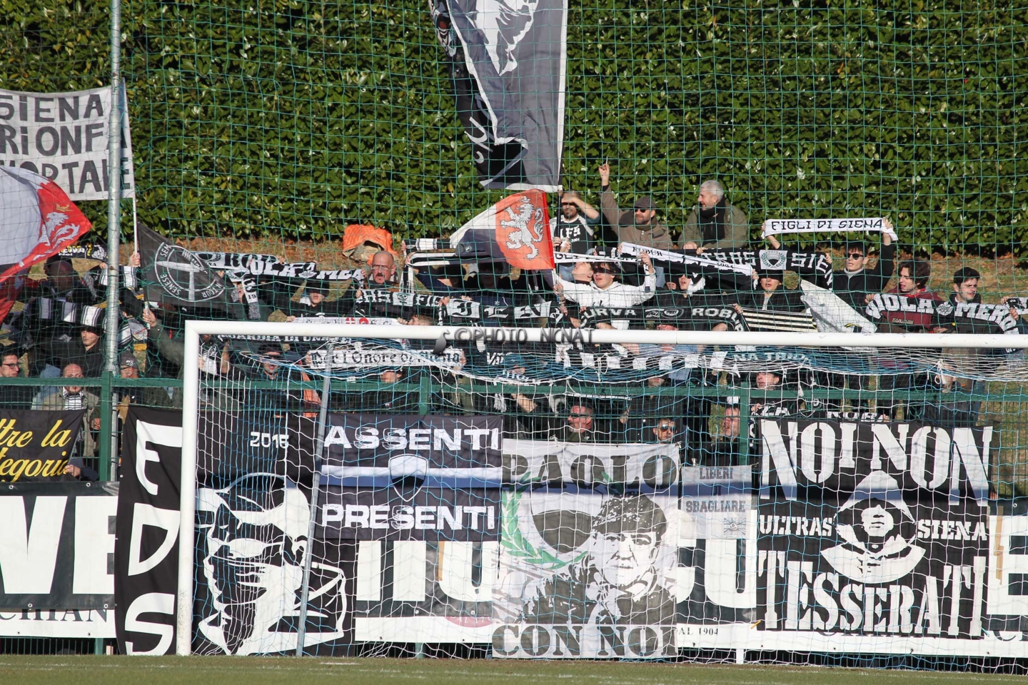 ...dove si balla..!! Foto tifo di Siena-Foiano a cura di Nicola Natili ...