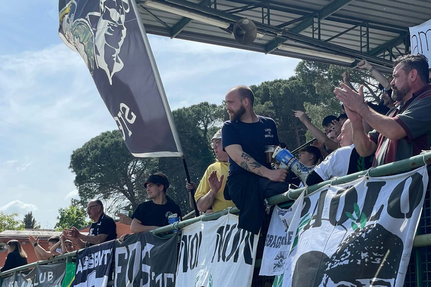 La 32^ perla della Robur: foto tifo di Foiano-Siena a cura di Claudio ...