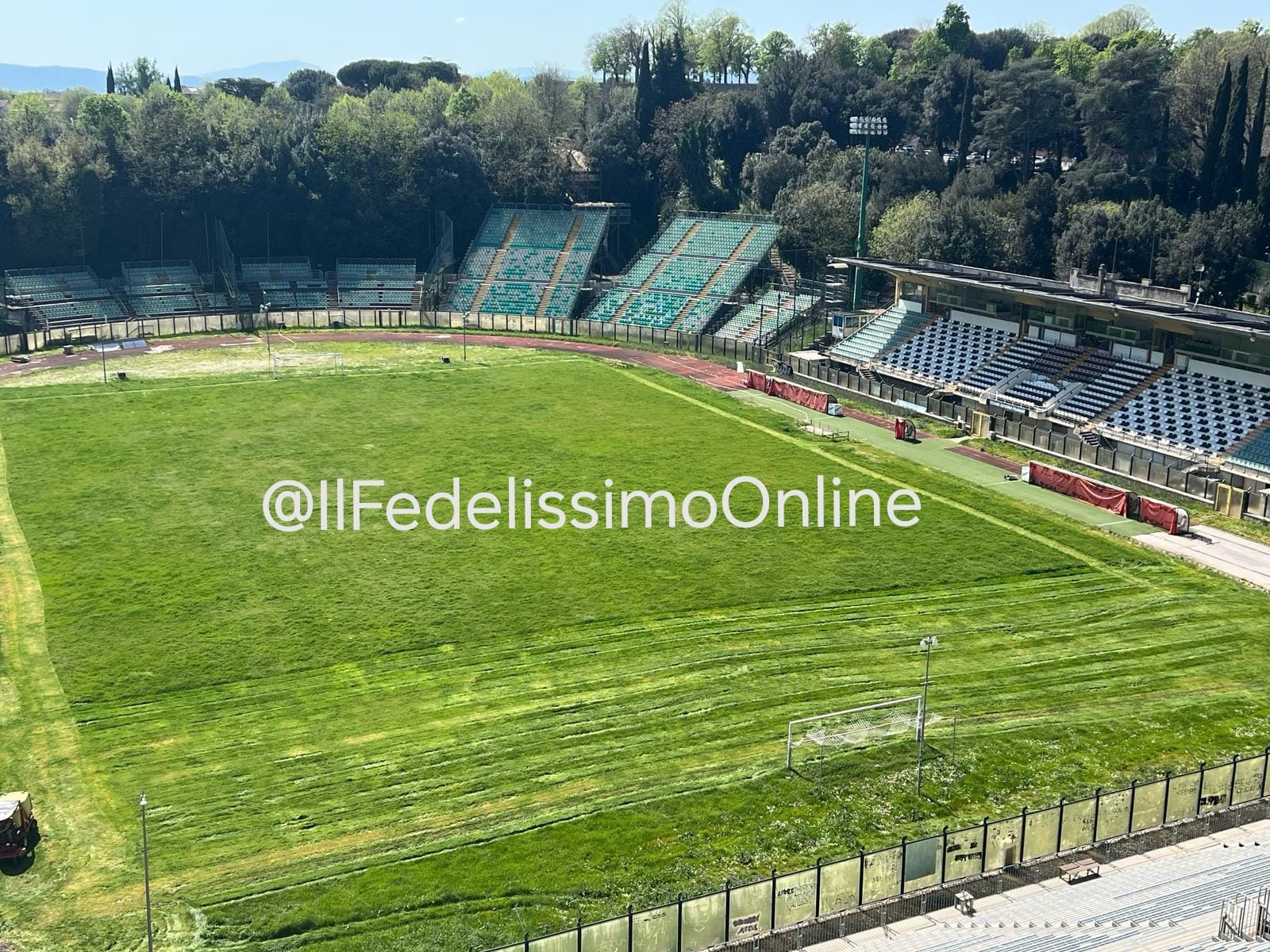 Proseguono i lavori di taglio dell'erba del "Franchi" :: Siena Club ...