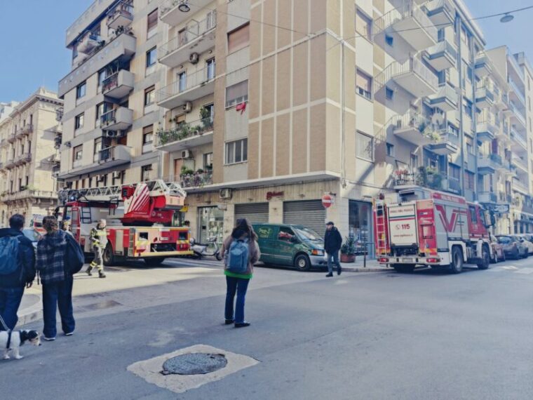 Bari, incendio in una palazzina di via Calefati