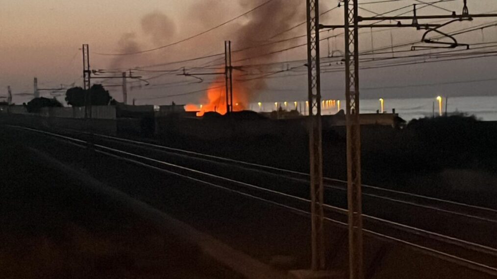 Bari, maxi incendio a San Giorgio