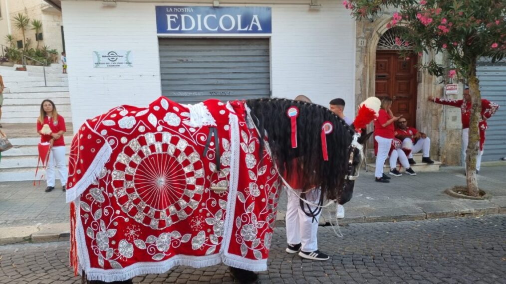 Dolce&Gabbana a Ostuni: fan impazziti per la star Doyoung