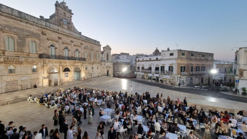 Dolce&Gabbana a Ostuni: fan impazziti per la star Doyoung