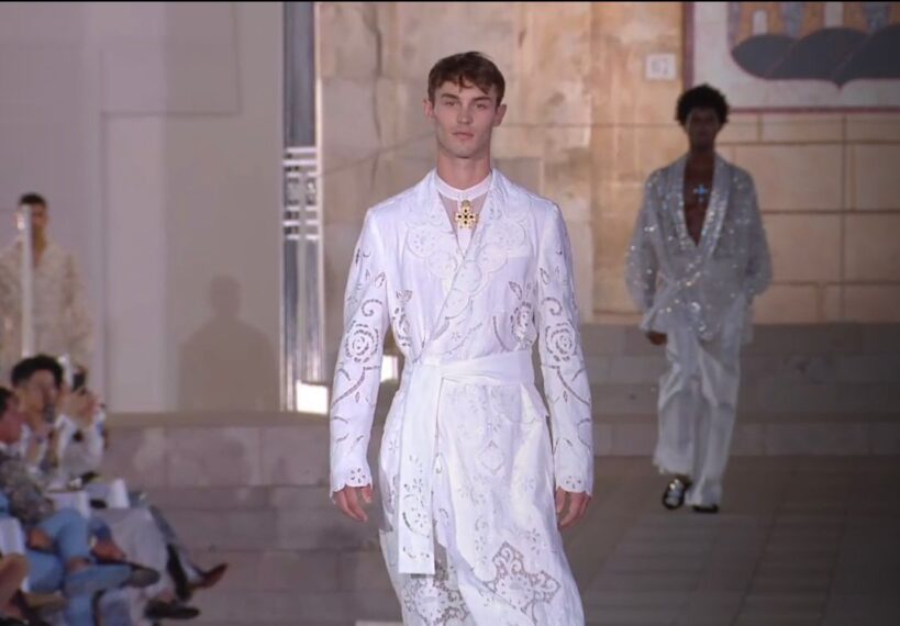 Dolce&Gabbana a Ostuni: fan impazziti per la star Doyoung