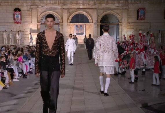 Dolce&Gabbana a Ostuni: fan impazziti per la star Doyoung