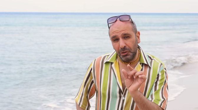 Checco Zalone, canzone per l'8 marzo. Nel video Vanessa Scalera