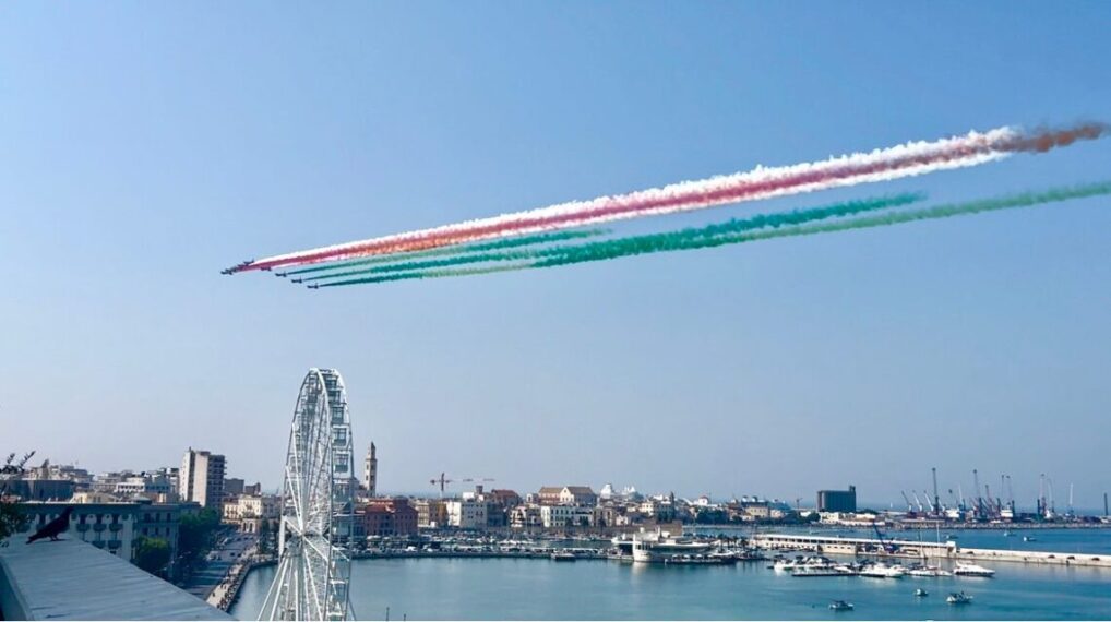 Il ritorno delle Frecce tricolori nel cielo di Bari per San Nicola