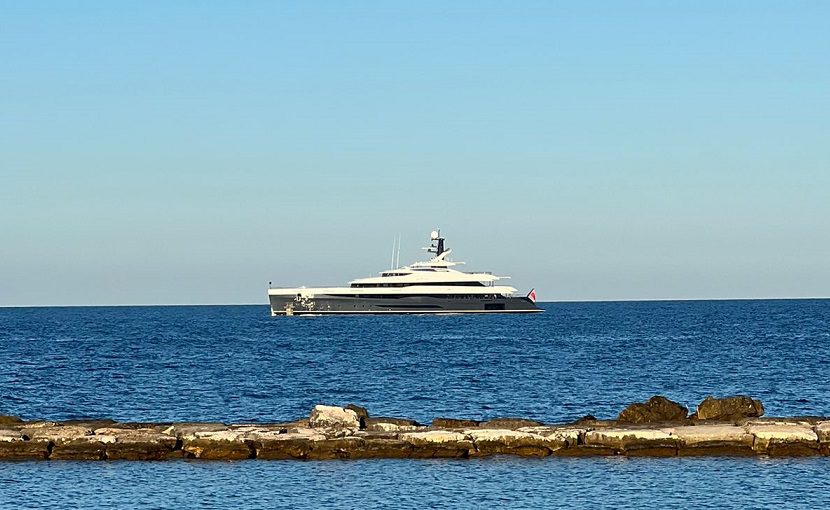 Michael Jordan al largo di Bari sullo yacht M'Brace
