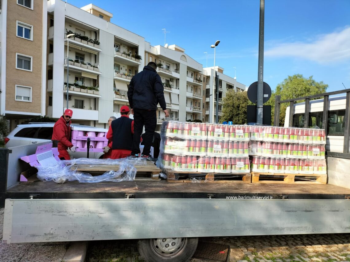Bari, la Multiservizi dona 133 panettoni al Centro per l'Infanzia