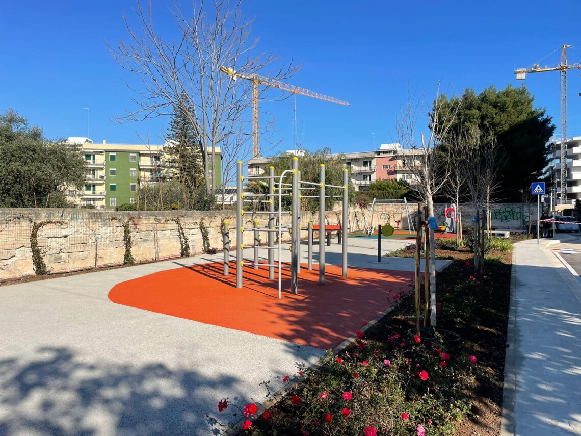 Giostre, attrezzi e tanto green: il giardino nel Quartierino e parco ...