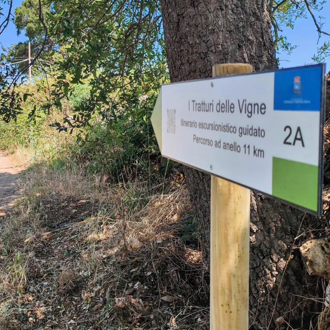 Tre sentieri per escursioni tra boschi e vigne, Martina 'Città Gentile'