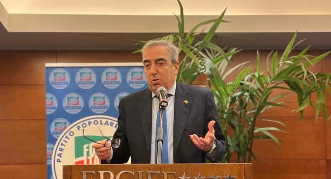 Gasparri sbarca a Bari: “Ribellione di Decaro è eccessiva”