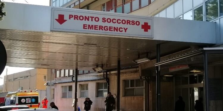 Bari, aggressione al Di Venere: pugno in faccia a una dottoressa