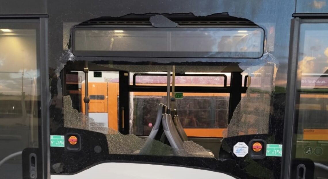 Sassaiola contro i bus, parla l'autista colpito a Foggia