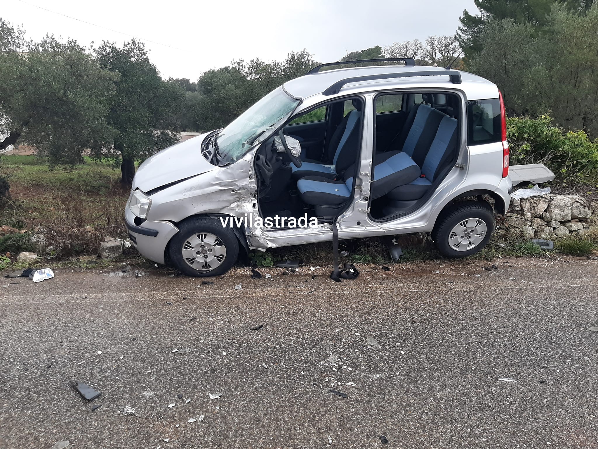 Schianto furgone-auto sulla SP 237 a Castellana, conducente ferito